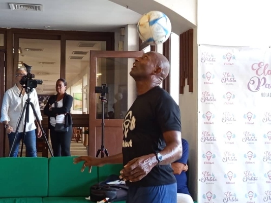 Erick Hernández con nuevo récord de dominio del balón